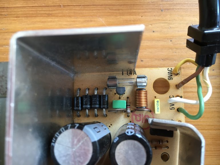 Using a C128 power supply for your C64 – WiSo's collector blog