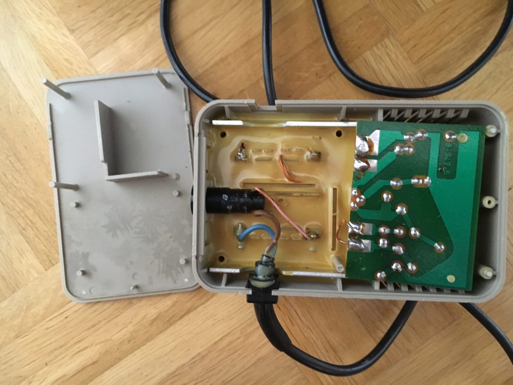 Using a C128 power supply for your C64 – WiSo's collector blog